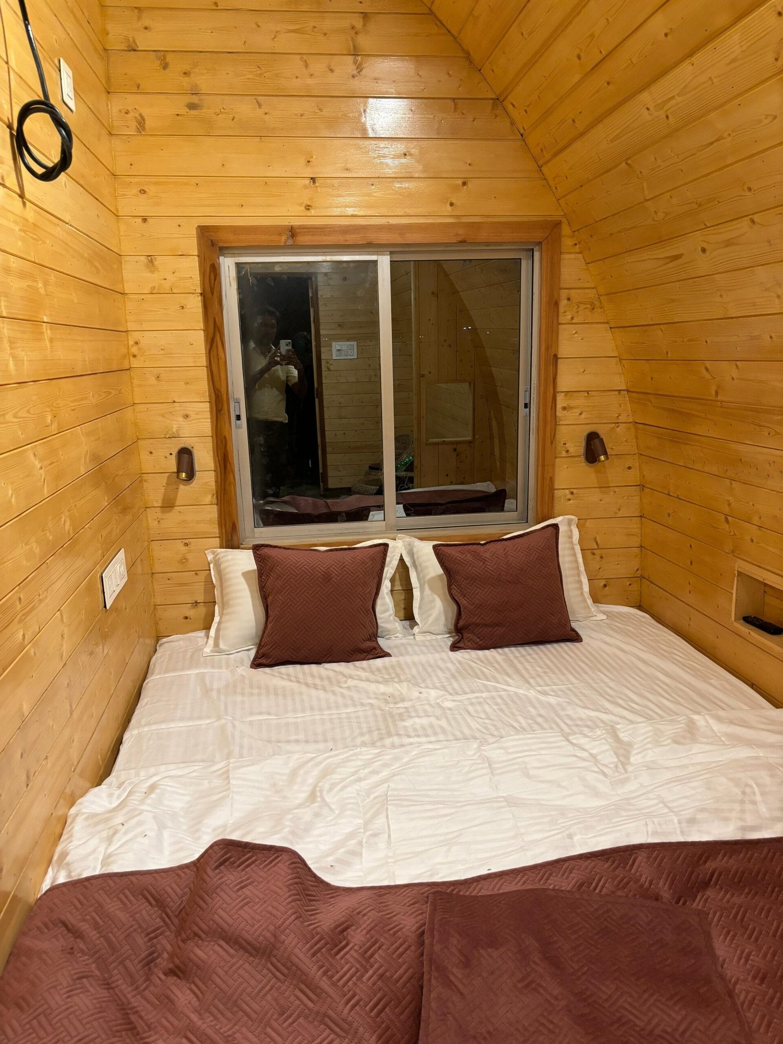 Luxury lawn View Wooden Cottage – Buru Resort